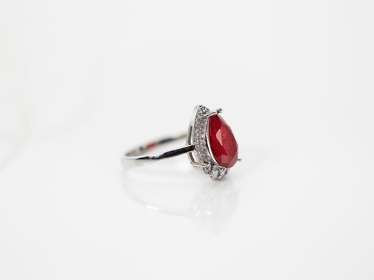 ANILLO PLATA RODIZADA GOTA ENMARCADA RUBI ROJO